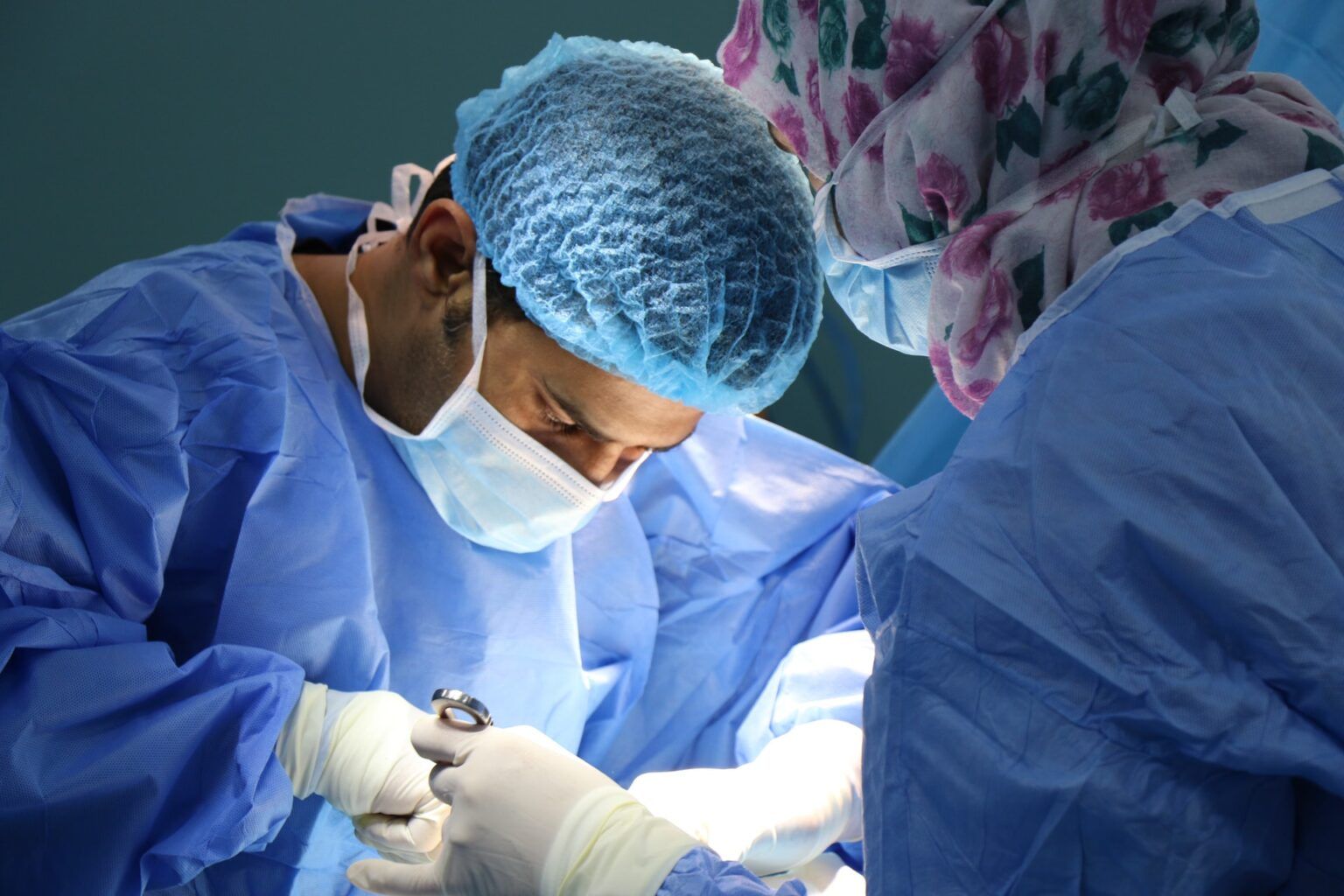 Surgery 101 | Operating Room Reality & Expectations | Med School Insiders